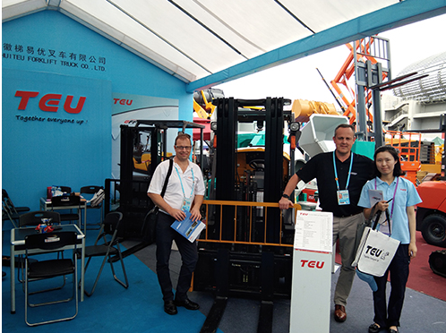 TEU gets big orders for forklifts at Canton Fair - TEU